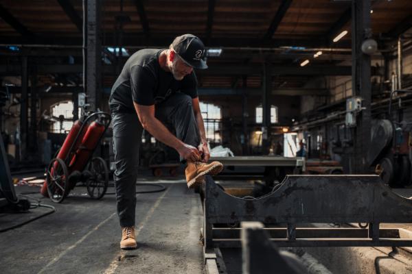 Hithit - Zamag - Oblečte se do pracovních oděvů vyrobených v Česku