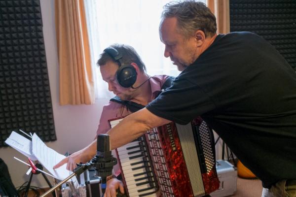 Hithit - Nové CD skupiny ISARA - Láska, moře, smrt... a Jamie