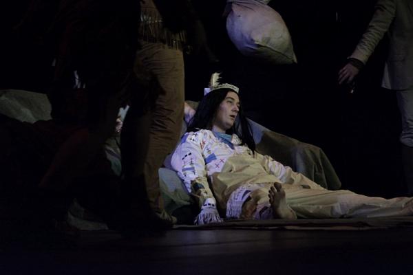 Hithit - HOREM PÁDEM na divadle!